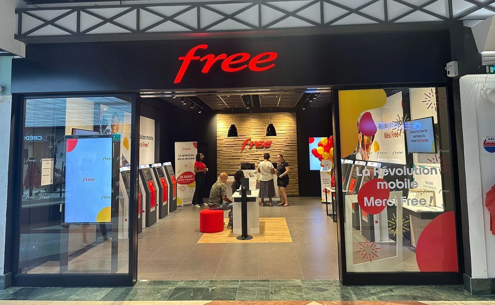 Free Caraïbe ouvre sa 1ère boutique à la Martinique dans le centre ...